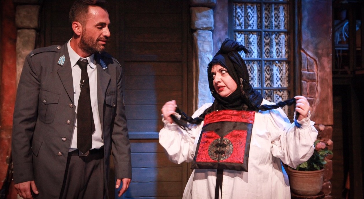 ΜΠΑΜΠΑ ΜΗΝ ΞΑΝΑΠΕΘΑΝΕΙΣ ΠΑΡΑΣΚΕΥΗ… :: E-la-theatro.gr